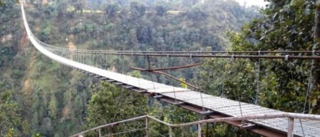 झोलुङ्गे पुल हेर्न सिक्री बेचेर सय किलोमिटरको यात्रा « Kathmandu Pati