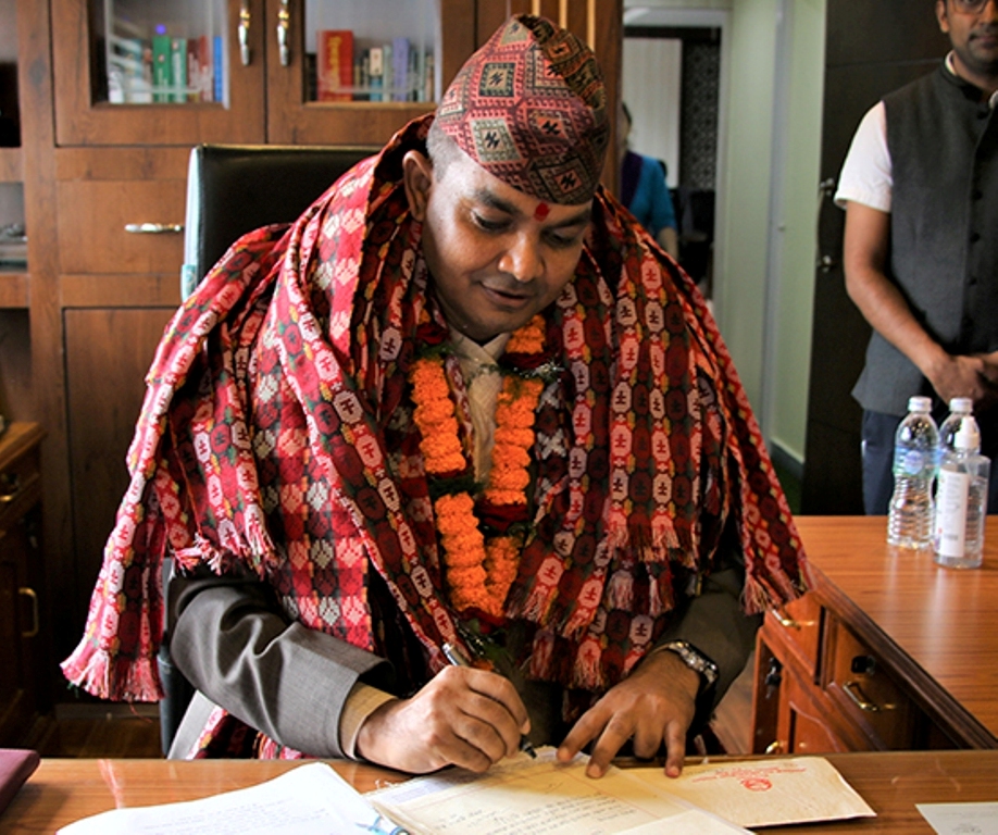 सचिव सरुवा : सामान्यमा पुस्कर, प्रधानमन्त्री कार्यालयमा पोखरललाई ...