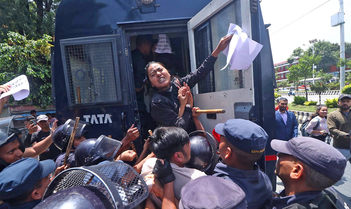 प्रेम चलाउनेका लागि न्याय माग्नेहरू पक्राउ « Kathmandu Pati